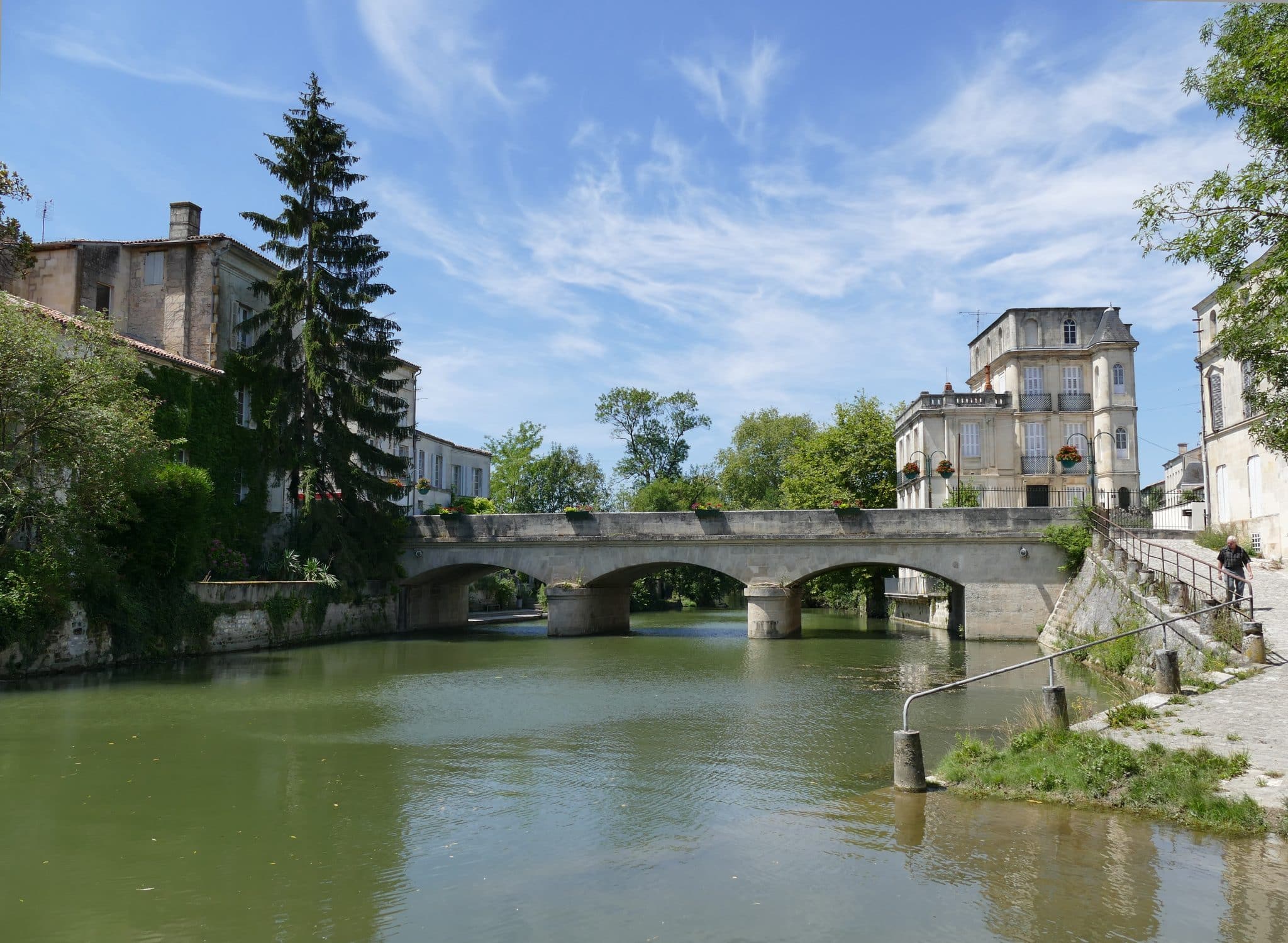 Visitez Jonzac by Sites et Cités Remarquables de France - Mairie de Jonzac